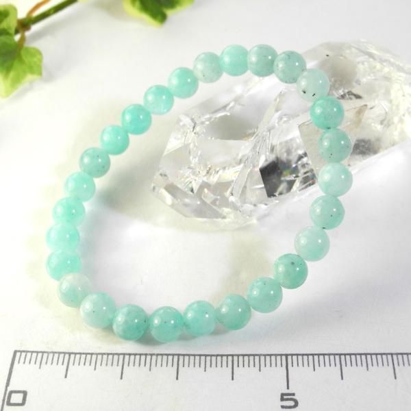 ◆重さ：11g◆サイズ：内径約15.5〜16cm◆大きさ：約 6.5ｍｍ径◇産地：ブラジル※現品撮影です。写真の商品をお届けします。◎この商品はメール便送料無料商品です。アマゾナイトは、澄んだ青緑色が美しい天然石で、自然のやさしさを感じさせ...