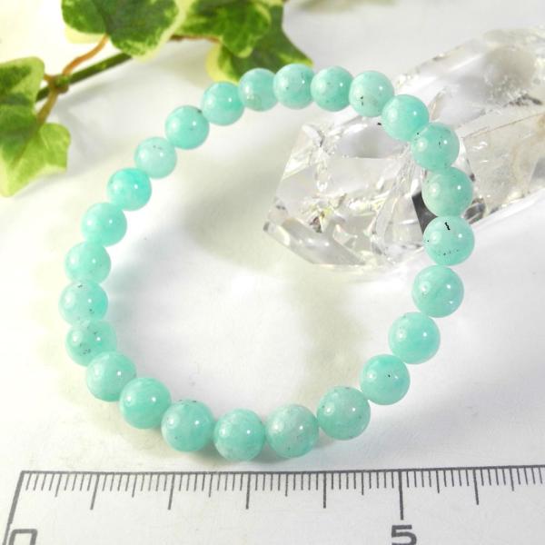 ◆重さ：11g◆サイズ：内径約15.5〜16cm◆大きさ：約 6.5ｍｍ径◇産地：ブラジル※現品撮影です。写真の商品をお届けします。◎この商品はメール便送料無料商品です。アマゾナイトは、澄んだ青緑色が美しい天然石で、自然のやさしさを感じさせ...