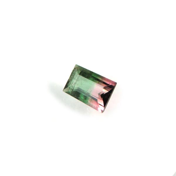◆カラット数：1.21 ct◆大きさ：約 8ｘ5ｘ3 mm◇産地：ブラジル産※現品撮影です。写真の商品をお届けします。ウォーターメロントルマリンは、緑とピンクの色合いがスイカを思わせる美しい天然石です。そのユニークな色の組み合わせは、自然の...