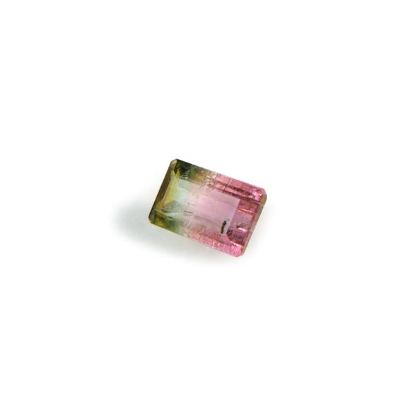 ◆カラット数：1.07 ct◆大きさ：約 8ｘ5ｘ3 mm◇産地：ブラジル産※現品撮影です。写真の商品をお届けします。ウォーターメロントルマリンは、緑とピンクの色合いがスイカを思わせる美しい天然石です。そのユニークな色の組み合わせは、自然の...