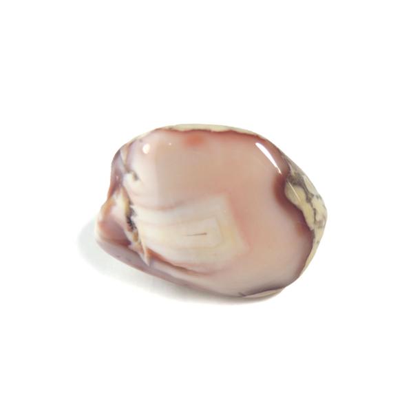 ◆大きさ：31ｘ24ｘ18 mm◆重さ：19 g◇産地：ボツワナ※現品撮影です。写真の商品をお届けします。アゲートは、微細な石英の結晶が層状に集まってできた美しい天然石で、その豊かな色彩と模様は一点ごとに異なる魅力を持ちます。古くから装飾品...