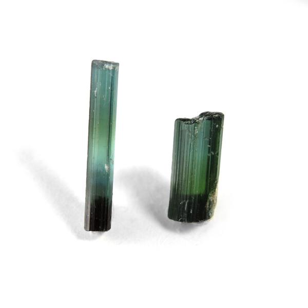 ◆2本セット◆重さ：合計約 1 g◆大きさ：18ｘ3 mm・12ｘ4 mm◇産地：MInas Gerais Brazil◇ブルー(グリーンに近いです)トルマリンの柱状結晶 です。※現品撮影です。写真の商品をお届けします。ブルートルマリンは、...