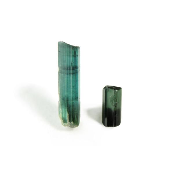 ◆2本セット◆重さ：合計約 1 g◆大きさ：17ｘ4 mm・8ｘ4 mm◇産地：MInas Gerais Brazil◇ブルー(グリーンに近いです)トルマリンの柱状結晶 です。※現品撮影です。写真の商品をお届けします。ブルートルマリンは、そ...