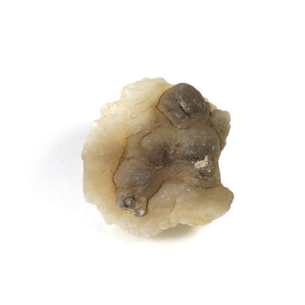 ◆weight：約 21 g◆size：約 33ｘ31ｘ21 mm◇産地：モロッコ※商品は１点物です。写真の商品をお届けします。※長波紫外線ライトを当てると、淡い緑色系のの蛍光が楽しめます。カルセドニー（玉髄）の主成分は水晶と同じ珪酸（Ｓｉ...