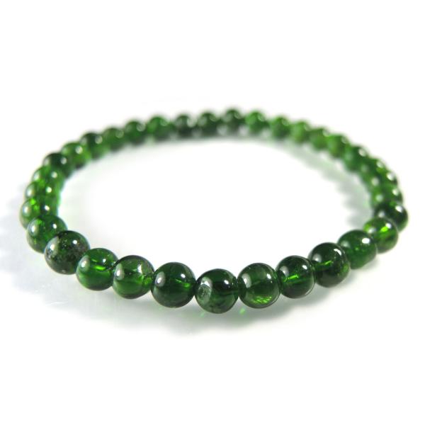 ◆weight：約 9 g◆ビーズのサイズ：約 5.5 mm ◆内径サイズ：約 15.5 cm◇産地：ロシア「ダイオプサイト」という名前は鉱物名で、本来は白色や黒色などの原石も見られます。有名なエメラルドと同じ発色原因であるクロムを含むと緑...