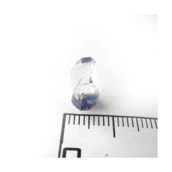 ◆重さ：0.4g◆大きさ：10ｘ4ｘ5mm◇産地：Vaca Morta Bahia Brazil※現品撮影です。写真の商品をお届けします。水晶のポイントの中に、ブルーのデュモルティエライトが入った美しい天然の結晶です。デュモルティエライトは...