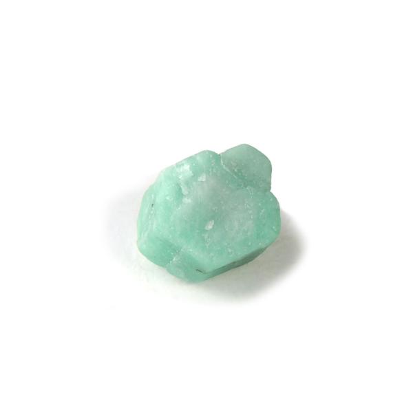 ◆大きさ：約 15ｘ13ｘ11 mm◆重さ：約 3.6 g◇ブラジル産※現品撮影です。写真の商品をお届けします。◎この商品はメール便送料無料商品です。エメラルドは、鮮やかな緑色が魅力の宝石で、古代から愛と叡智の象徴とされてきました。その名は...