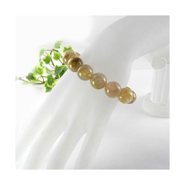 ◆サイズ：内径約17.0cm◆大きさ：平均約13.2〜14.2mm径◆重さ：57g◇ブラジル◎商品は一点物です。写真の商品をお送りします。ゴールドルチルは、水晶に金色の針状ルチルを内包した天然石。名は黄金の輝きに由来し、古来、富と繁栄の象徴...