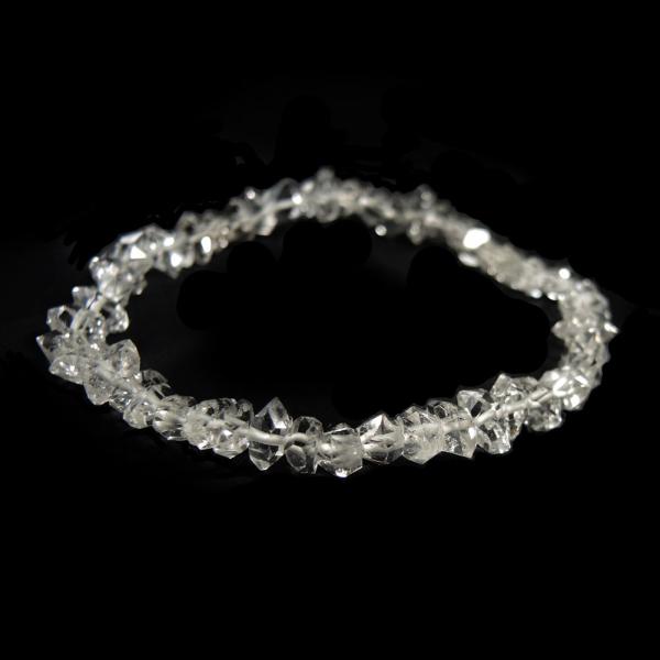 ◆重さ：約 11 g◆内径サイズ：約 18 cm◇産地：S,Pakistanキラキラ華やかに輝いて、腕につけると本当に綺麗で存在感あります。夏の装いにピッタリです。※商品は1点ものです。写真の商品をお届けします。パキスタンのハーキマー（ダイ...