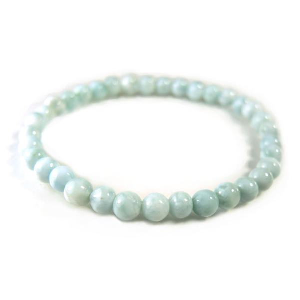 ◆ビーズの大きさ：約 5 mm◆重さ：約 6 g◆内径サイズ：約 15 cm◆産地：ドミニカ共和国※現品撮影です。写真の商品をお届けします。ラリマーは、カリブ海に浮かぶドミニカ共和国でのみ採掘される希少な天然石です。その名前は、発見者の娘「...