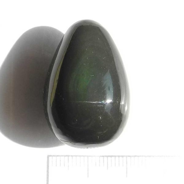 ◆大きさ：約 30ｘ20ｘ20 mm◆重さ：15 g◇産地：メキシコ表と裏と２か所レインボーが出ます。それぞれレインボーの模様が微妙に違います。表も裏もグリーン系です。小さいサイズでとても可愛いレインボーオブシディアンです。一見すると黒い石...