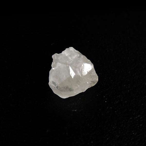 ◆weight: 1.8 g◆大きさ：約 12ｘ11ｘ8 mm◇Locality : Sao Miguel De Piracicaba, Minas Gerais, Brasil※現品撮影です。写真の商品をお届けします。フェナカイトは無色透...