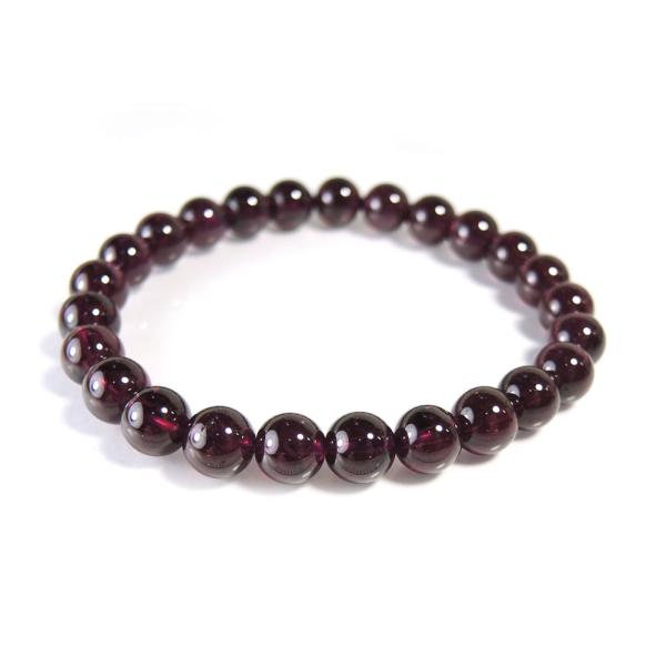 ◆大きさ：平均 7 mm径◆重さ：20.97 g◆サイズ：内径約15.5cm※現品撮影です。写真の商品をお届けします。ガーネットは、その深紅の輝きが情熱と生命力を象徴する天然石です。名前の由来は、ラテン語で「種子」を意味する「granatu...