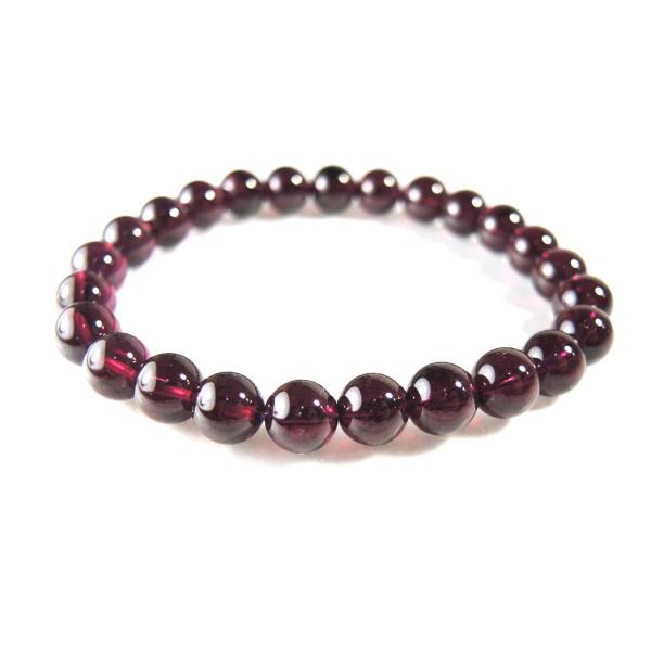 ◆大きさ：平均 7.5 mm径◆重さ：22 g◆サイズ：内径約15.5cm※現品撮影です。写真の商品をお届けします。ガーネットは、その深紅の輝きが情熱と生命力を象徴する天然石です。名前の由来は、ラテン語で「種子」を意味する「granatus...