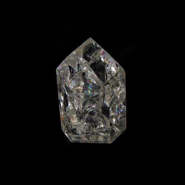 ◆大きさ：約 39ｘ27ｘ22 mm◆重さ：約 37 g◇産地：ミナスジェライス.ブラジル※現品撮影です。写真の商品をお届けします。全体にたくさんのレインボーが出て、とても綺麗です。透明度の抜群に高いクォーツです。※現品撮影です。写真の商品...