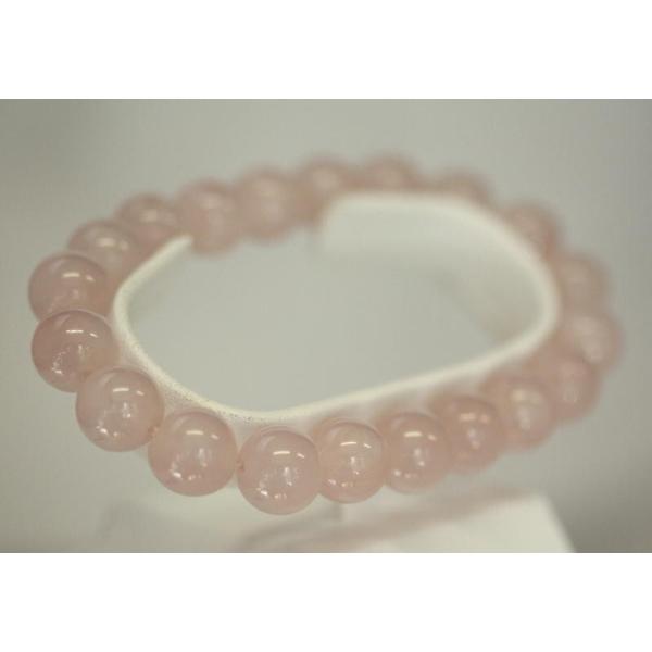 ◆石の大きさ：平均10mm径◆サイズ：内径17cm◆重さ：29g◇産地：ミナスジェライス.ブラジルストレッチゴムタイプ※現品撮影です。写真の商品をお届けします。◎この商品はメール便送料無料商品です。やさしいピンク色が特徴のローズクォーツは、...