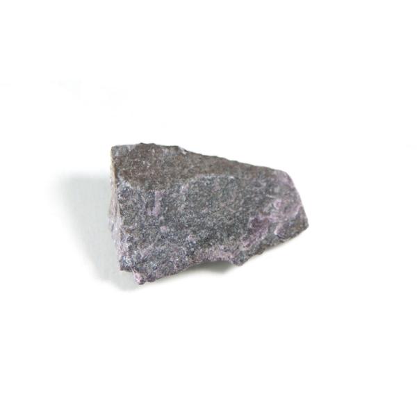 ◆重さ：4.3 g◆大きさ：約 26ｘ19ｘ7 mm◇産地：南アフリカ共和国真のスピリチュアルストーン。人類の意識の進化を加速する石です。スギライトは1944年、日本の地質学者・杉健一博士によって発見されたことに由来し、その名がつけられた希...