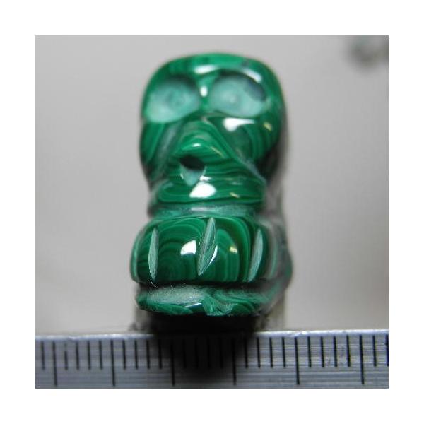 ◆重さ：23g◆大きさ：38x15x22mm◇産地：コンゴ側頭部に約1.2mmの穴があいていますので紐等を通してもお使いいただけます。※現品撮影です。写真の商品をお届けします。◎この商品はメール便送料無料商品です。深い緑と独特の縞模様が特徴...