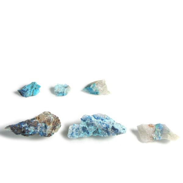 ◆シャッタカイト原石（Shattuckite/シャタック石）◆Weight：合計 5.4ｇ◆セット品です◇産地：Kaokaveld,Namibia,Africa※現品撮影です。写真の商品をお届けします。独特の鮮やかなブルーの色合いがとても美...