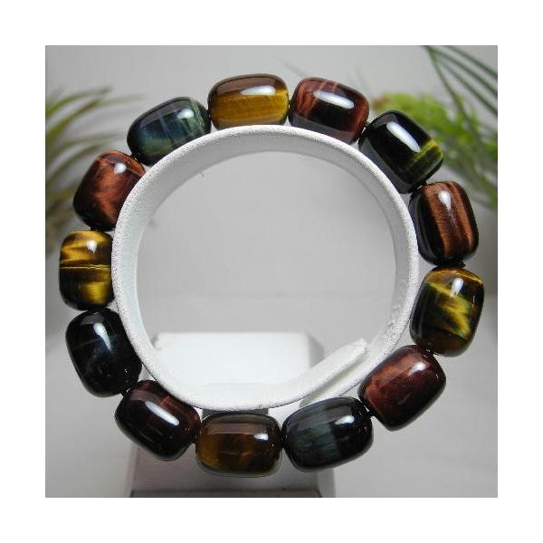 ◆サイズ：内径17.5cm◆重さ：38g◆大きさ：平均15x10mm径※現品撮影です。写真の商品をお届けします。◎この商品はメール便送料無料商品です。力強い輝きを放つタイガーアイは、古代から“神の眼”とも称され、洞察力や守護の象徴とされてき...