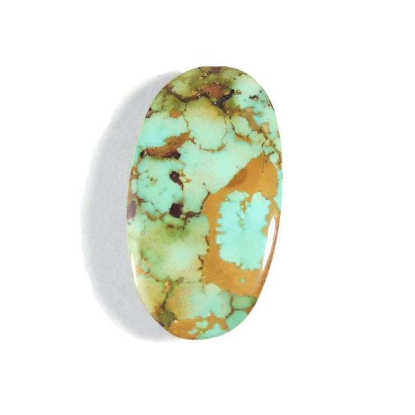 ◆大きさ：約 35ｘ18ｘ7 mm◆重さ：約 8 g◇産地：Mashad Province Iran※現品撮影です。写真の商品をお届けします。ターコイズは、澄んだ空のような青緑色が魅力のパワーストーンで、古代から旅の守護石として世界各地で重...