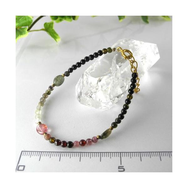 マルチカラートルマリンビーズ使用◆重さ：約　4.6ｇ◆サイズ：内径 16〜19 cm  石：(楕円)平均7x6mm      (丸玉)平均3.7mm径◆金具：金メッキ※現品撮影です。写真の商品をお届けします。◎この商品はメール便送料無料商品です。