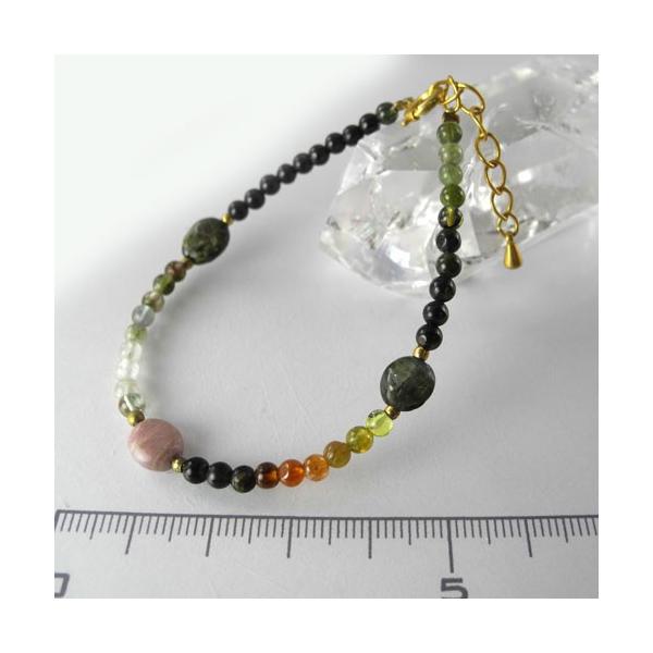 マルチカラートルマリンビーズ使用◆重さ：約　4.6ｇ◆サイズ：内径 16〜19 cm  石：(楕円)平均7x6mm      (丸玉)平均3.7mm径◆金具：金メッキ※現品撮影です。写真の商品をお届けします。◎この商品はメール便送料無料商品です。