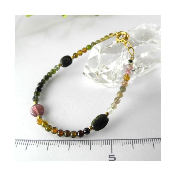 マルチカラートルマリンビーズ使用◆重さ：約　4.6ｇ◆サイズ：内径 16〜19 cm  石：(楕円)平均7x6mm      (丸玉)平均3.7mm径◆金具：金メッキ※現品撮影です。写真の商品をお届けします。◎この商品はメール便送料無料商品です。