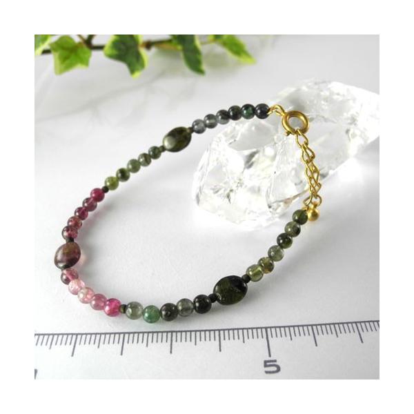 マルチカラートルマリンビーズ使用◆重さ：約　4.6ｇ◆サイズ：内径 16〜19 cm  石：(楕円)平均7x6mm      (丸玉)平均3.7mm径◆金具：金メッキ※現品撮影です。写真の商品をお届けします。◎この商品はメール便送料無料商品です。