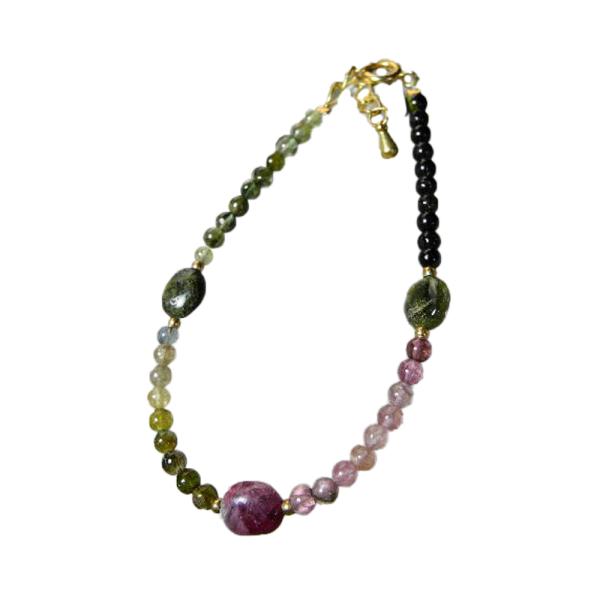 ◆重さ：4.2g◆サイズ：内径16〜19cm  石：(楕円)平均7x7mm      (丸玉)平均3.3mm径◆金具：金メッキ※現品撮影です。写真の商品をお届けします。◎この商品はメール便送料無料商品です。