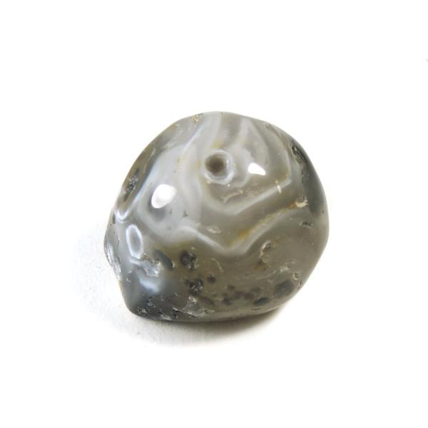 ◆大きさ：約 41ｘ37ｘ34 mm◆重さ：60 g◇産地：ブラジル強い光に翳すと水の動きが見えます。※現品撮影です。写真の商品をお届けします。強運や財運を招くといわれる縞瑪瑙（しまめのう）の中に古代の水を含んだ、 大変貴重なレアストーンで...