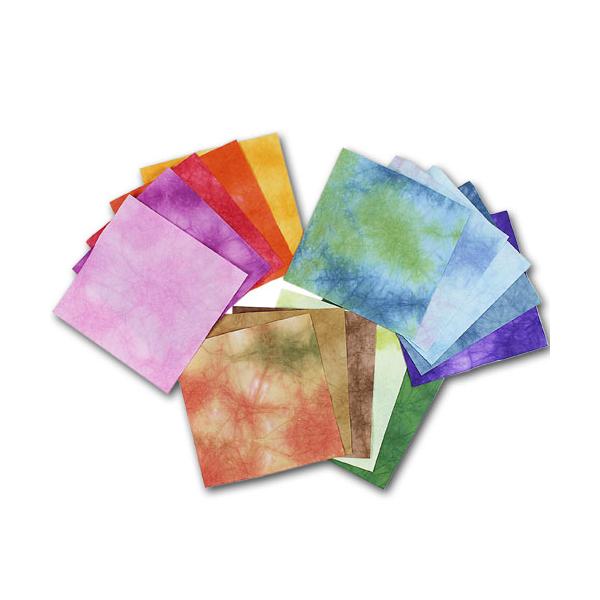 ●SIZE :15×15cm●内容：15色各1枚ずつ●素材：楮●配送：メール便で3個まで可能です手すき楮紙を一枚ずつ手染めした「もみ染め」の和紙です。「もみ染め」とは一枚ずつもみ加工した和紙を数色の染料で染めた和紙です。ちぎり絵、貼り絵など...