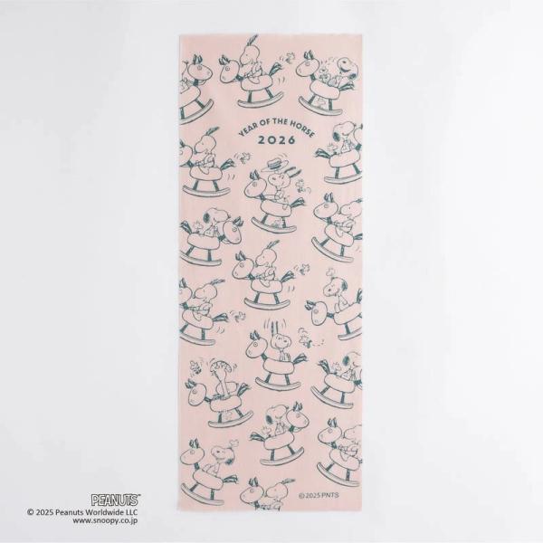 ●サイズ:33×90cm●素材:綿100％●ラッピング：和風・洋風●配送方法：メール便220円でご配送。＊手ぬぐいどれでも3枚以上ご購入で送料無料！！2026年は午年。この年ならではの「馬」をモチーフにしたスヌーピーのデザインです。普段使い...