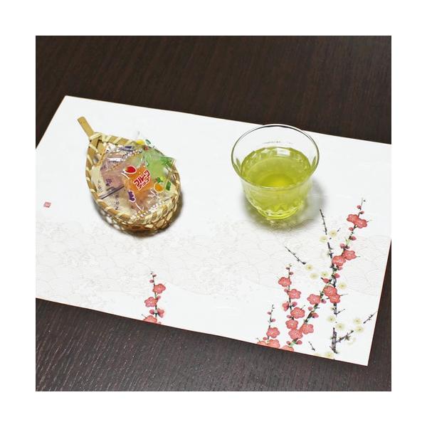 SIZE：約38×26cm素材：和紙質感：厚さ/ふつう、柔らかい、折り目は目立つ、透け感なし配送：宅配便になります梅と波の絵が入っています。お正月や季節の食事会にピッタリ。上質な漉き込みの和紙にワンポイントの入ったランチョンマットです。シン...