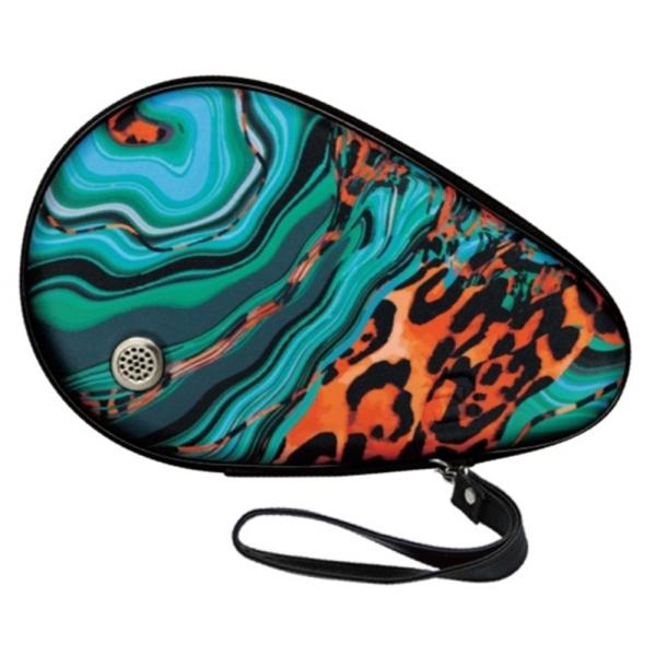 耐久性が高く、ラケットをしっかりガードするハードケース。エアリング付で通気性も良い。最大でラケット2本収納可能。■発売日：2026年3月■サイズ：18cm×29cm×5.5cm■仕様：内ポケット有■素材：EVA■製造国：中国