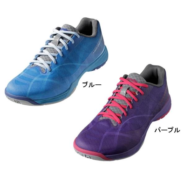 【発売日：2024年04月20日】Nittaku × YONEX共同開発によるムービングシリーズの第2弾！軽量ワイドモデル！柔軟設計で快適な履き心地に。生地の重なりや縫い目のないシームレスアッパーは、軽量化に加え、屈曲時の足当たりを抑制。ア...