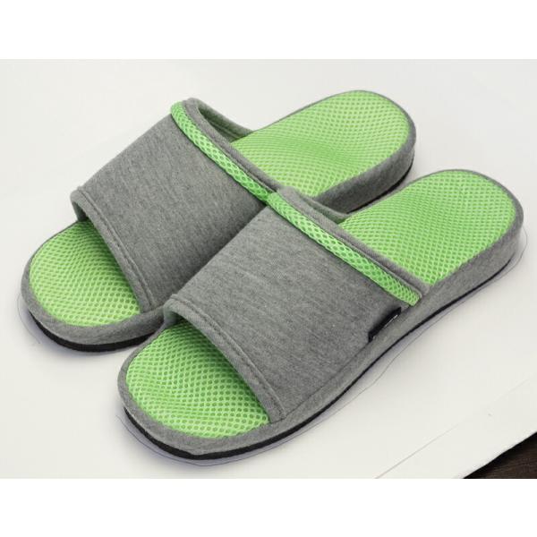 プニュプニュ刺激で心地いい〜自重による足裏刺激で足裏を指圧。青竹踏みのように大きく隆起したインソールで足裏のコリをほぐし、血行を促進。柔らかめのインソール。レディース用。適応サイズ 23.0〜25.0cm材質 生地／ポリエステル中材・底材／...