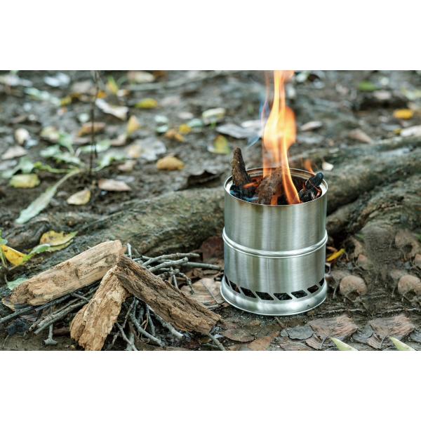 商品説明落ち葉や松ぼっくり、小枝を燃料にするエコストーブ。ソロキャンパーにおすすめ。コンパクト収納で災害時にも。効率的な二次燃焼システム。持ち運びに便利なメッシュ袋付き。サイズ幅135×奥行135×高200mm生産国中国産材質本体：ステンレ...