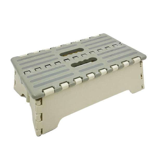 折りたたみ踏み台 13cm アイボリー●コンパクトにたたんで収納できる踏み台です。●折りたたみ可能なので、持ち運びに便利●すべり止め付なので、安心●踏み台としてはもちろん、簡易的なイスとしても使用できます。《使用時》幅39.5×奥行24×高...