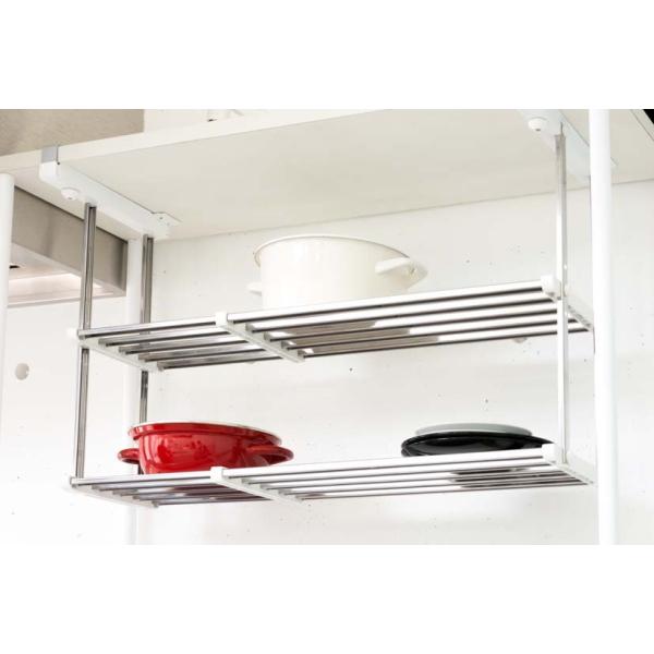 取付は吊戸棚の底板をはさんでネジでしめるだけ●取付は吊戸棚の底板をはさんでネジでしめるだけ●棚は、錆に強く清潔なステンレスを採用しています●設置場所に合わせて55&amp;#12316;95cmまで伸縮できます。■サイズ　　　　幅55&am...