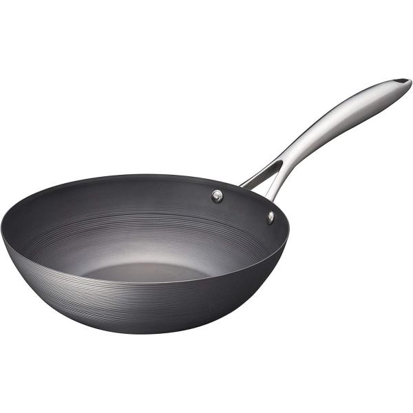 使用いただけます。●使い始める際の「焼き入れ」や、使用後の「油ひき」など、従来の鉄フライパンに必須だった面倒なお手入れは全く必要ありません。●お買い上げいただいたその日からすぐにお使いいただけます。●使えば使うほど表面に油がなじみ、こびりつ...