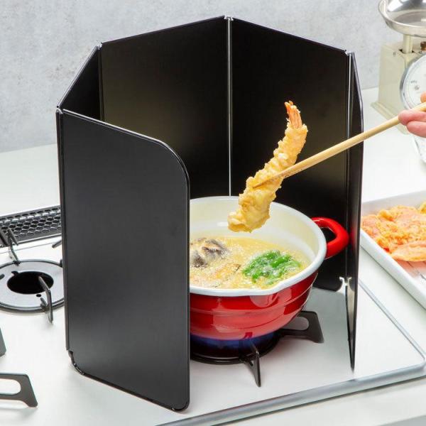 フッ素コート コンパクトレンジパネル ブラック●油汚れを防ぐレンジガード●ちょっとした揚げ物や焼き物調理の時に一口だけ囲んで使えるので便利●一口だけを囲むので汁トビ、油ハネを逃さずキャッチ●フッ素加工でお手入れ簡単●折りたためてコンパクトに...