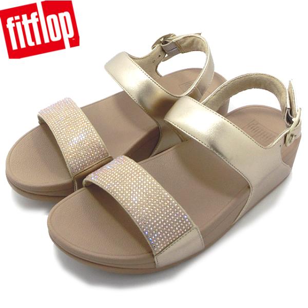 【発売日：2026年04月01日】洗練された輝きを纏う、大人のコンフォートサンダルシンプルながらエレガントな輝きを放つストラップデザイン。ラグジュアリーなビジューが足元を華やかに演出しつつ、快適な履き心地を叶える一足です。多層構造のEVAソ...