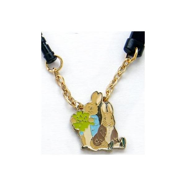 ピーターラビットがゆらゆら揺れてかわいいメタルチャームキャラピン。・素材 アルミ合金/TRR・パッケージ サイズ H：127×W：70×D：10