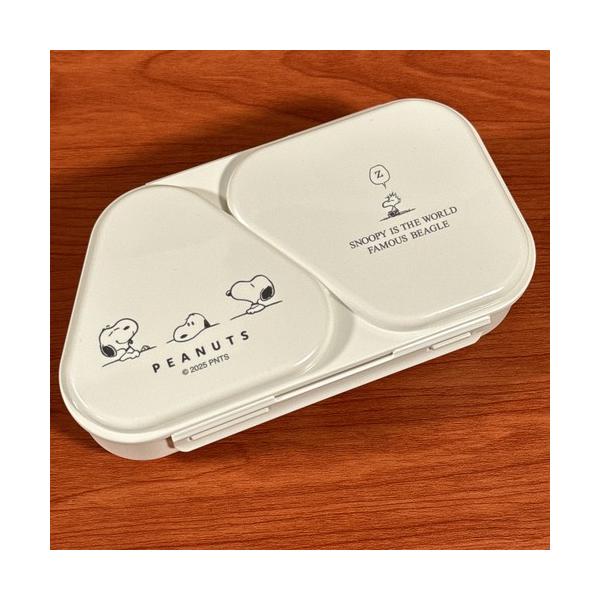 ピーナッツデザインの弁当箱が登場です！おにぎりケース付きのお弁当箱。おにぎりをにぎらず作れる簡単押し型付き。おかずを入れるスペースもあるランチケースなので、タイパ抜群時短グッズとしても。もちろんおにぎり型にせずご飯を入れてもOK、おかずスペ...