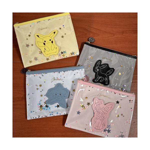 ポケットモンスターデザインのメッシュフラットポーチです。シャカシャカパーツやゴールドのスパンコールが紙吹雪のようにキラキラ輝くコンフェッティシリーズ。表側は2重構造になっていて中のシャカシャカパーツが動きます。ポケモンのワッペンがかわいいく...