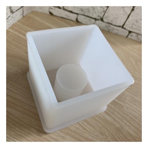 キャンドル他、固めて作るモールド型鏡面加工モールド【使用用途】ハンドメイドに最適・３Dプレミアム・むにむにもちまる・レジン・アロマキャンドル・石膏 ・手作り石鹸 ・樹脂粘土サイズ　　縦・横・高さ　約6.5×6.×6.5cm容量　約150ｇ