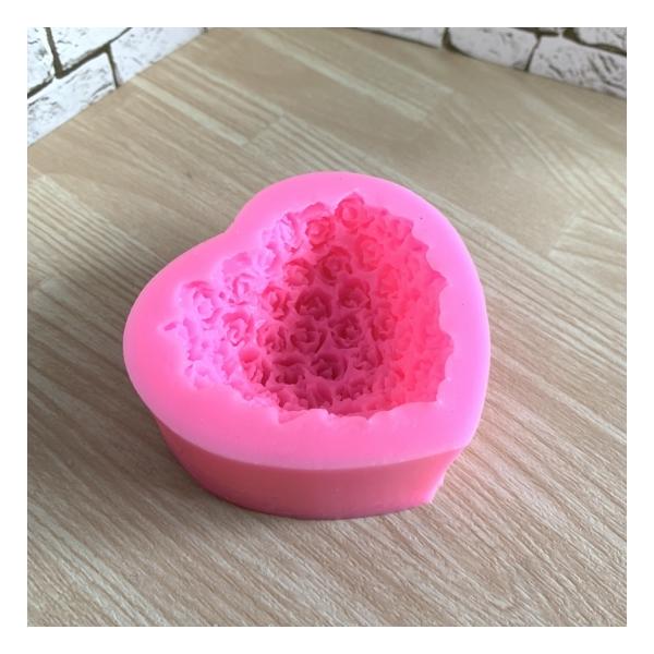 3Dプレミアム他、オシャレに固めるモールド型くり抜くと、(写真の)赤色の形が出来上がります。【使用用途】ハンドメイドに最適・３Dプレミアム・むにむにもちまる・レジン・アロマキャンドル・石膏 ・手作り石鹸 ・樹脂粘土型サイズ（モールドサイズ）...