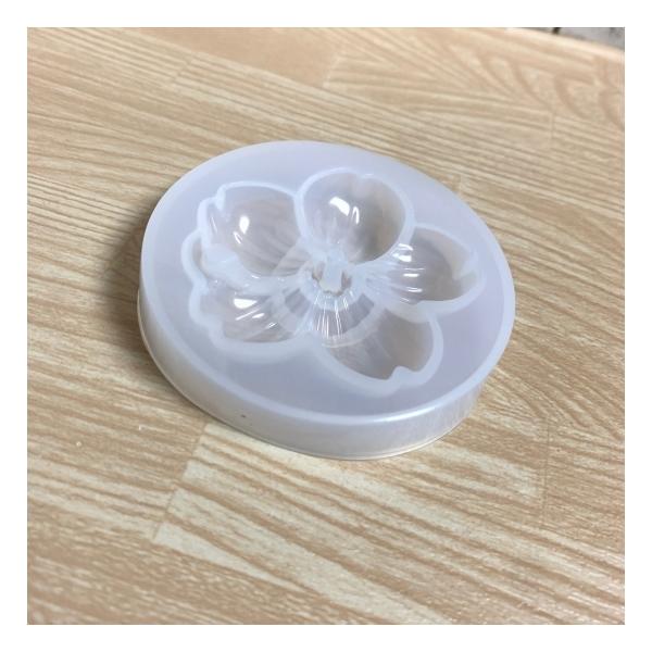 鏡面加工モールド型サイズ（モールドサイズ）縦 約7cm（5.5cm）×横 約7cm（5.5cm）容量　約12ｇ