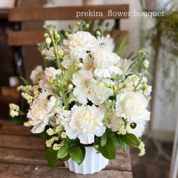 内容 季節の花各種、グリーン/エコポット（ラッピングおまかせ） /ラッピング/ お取扱い説明書ご希望のお客様にはメッセージカード/手提げバッグ（有料です）※納品書、明細書はお付けしません。*入荷状況により資材が変わる場合がございます*メッセ...